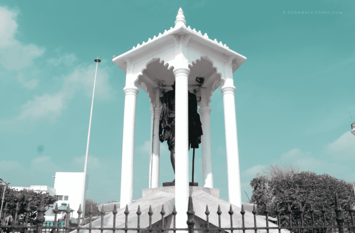 MAHATMA GANDHI STATUE | Doorwayspondy